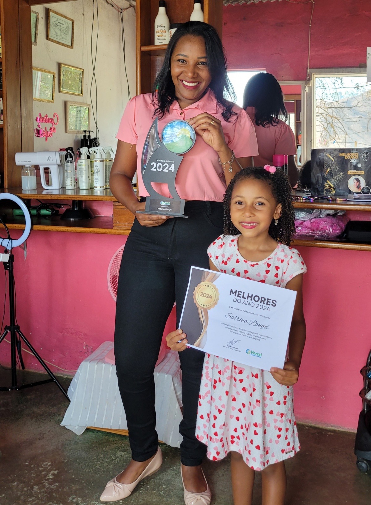 Sabrina Rangel é eleita a melhor cabeleireira de Espera Feliz em 2024 ...